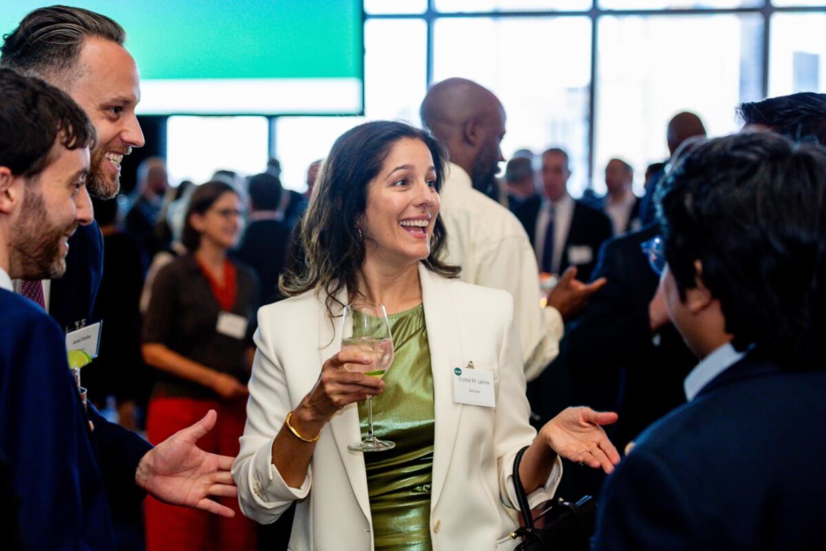 The Art of Candid: Genuine Interactions at Corporate Events – Deutsch ...